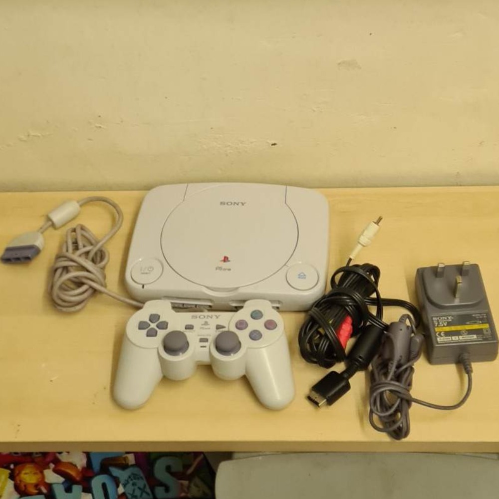 Pre-owned Sony ps1 console Sony playstation one console with controller. - Own4Less